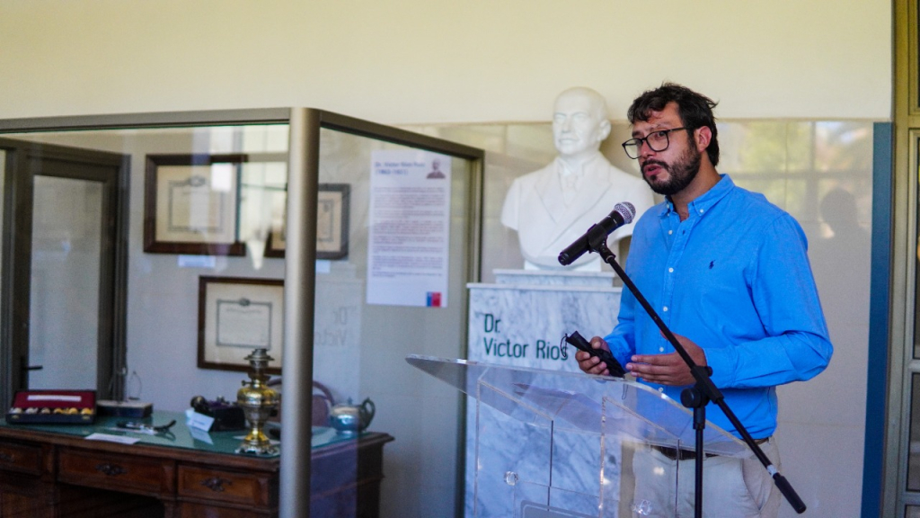 Hospital exhibe muestra patrimonial en homenaje a doctor Víctor Ríos ...