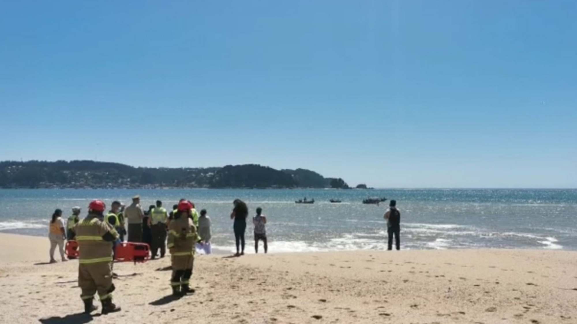Un padre y sus dos hijos siguen desaparecidos en playa Pingueral | La ...
