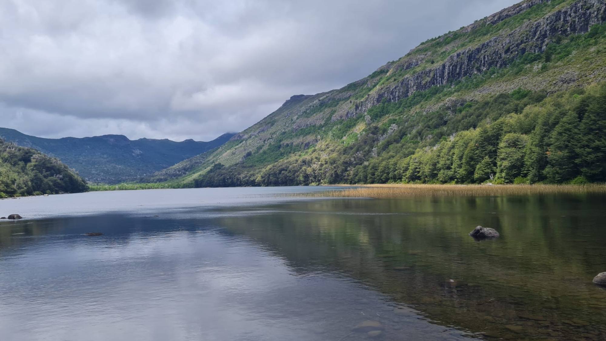 Invitan a senderismo a la Laguna El Manco: hay 45 cupos disponibles ...
