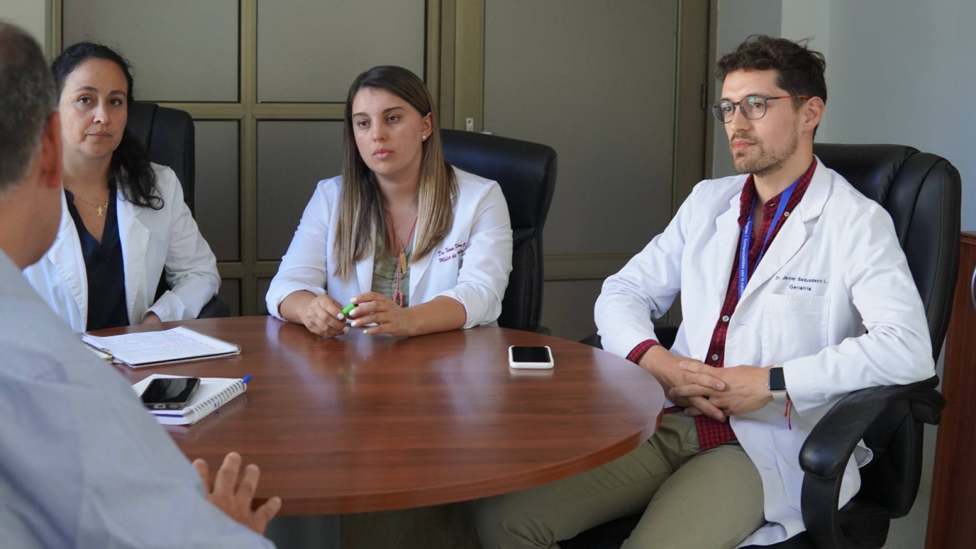 Dr. Javier Baquedano: Llega primer geriatra al Hospital de Los Ángeles ... Dr. Javier Baquedano: Llega primer geriatra al Hospital de Los Ángeles ...