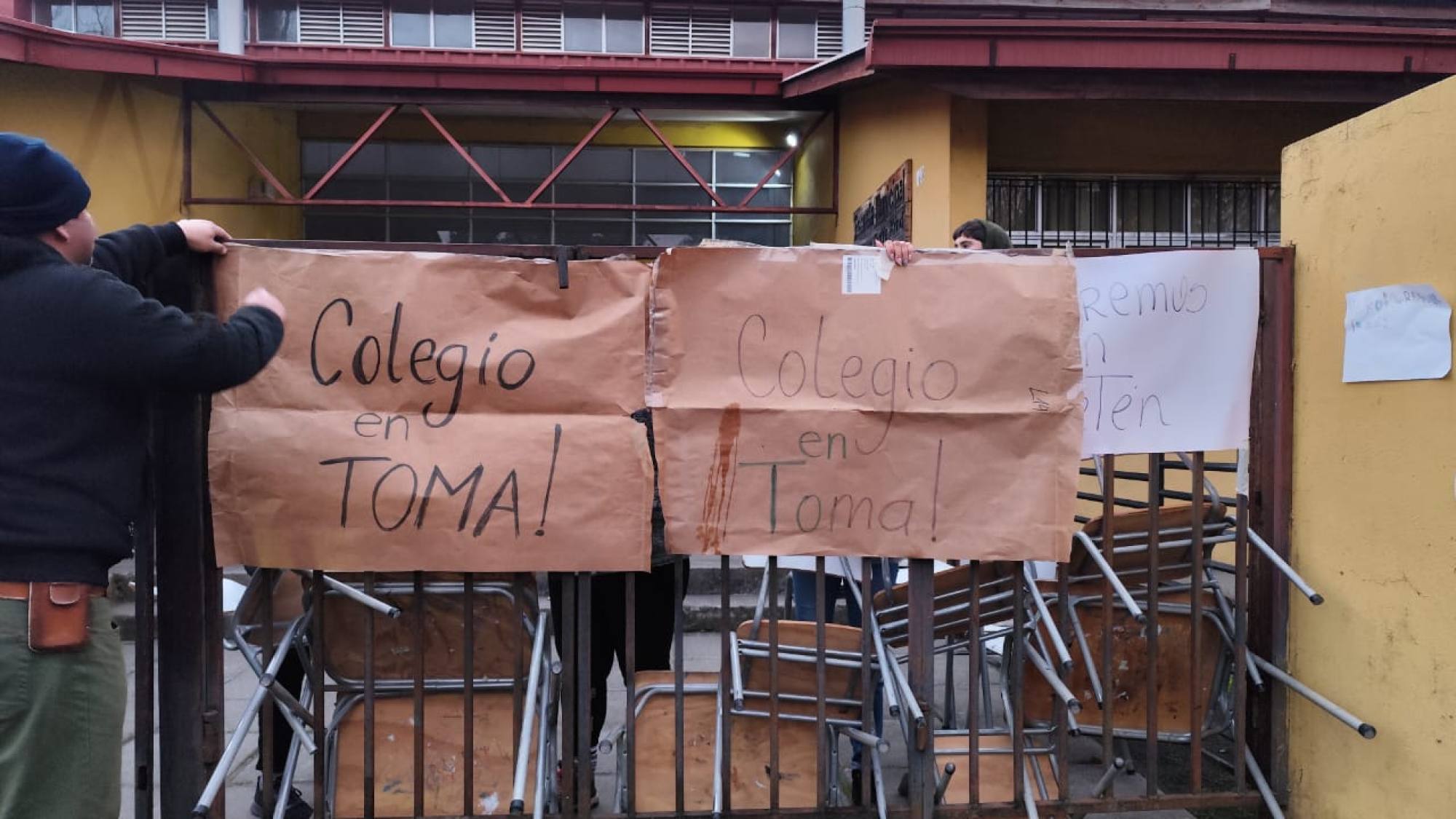 Apoderados se tomaron la escuela Enrique Puffe Kind de La Aguada en ...