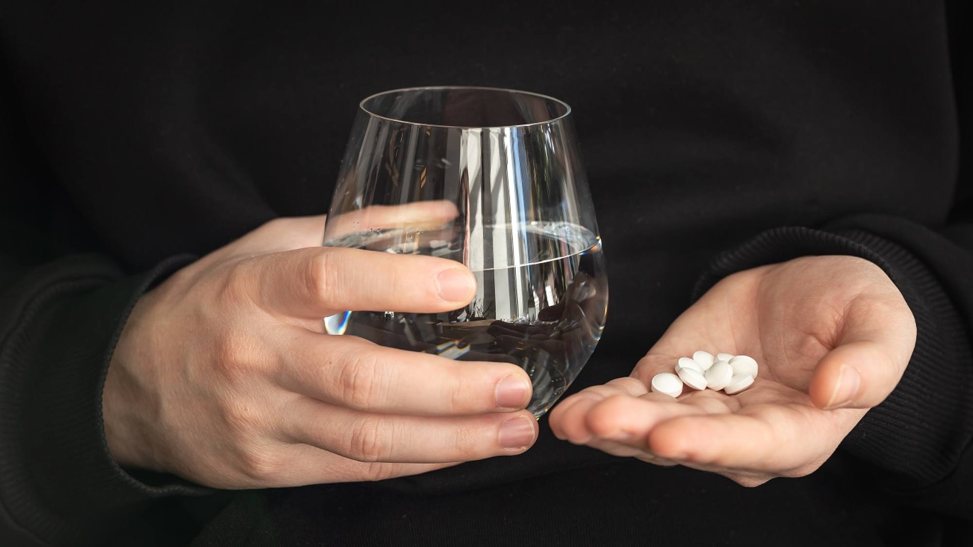 Mezclar alcohol con fármacos: Expertos advierten riesgos en las fiestas ...