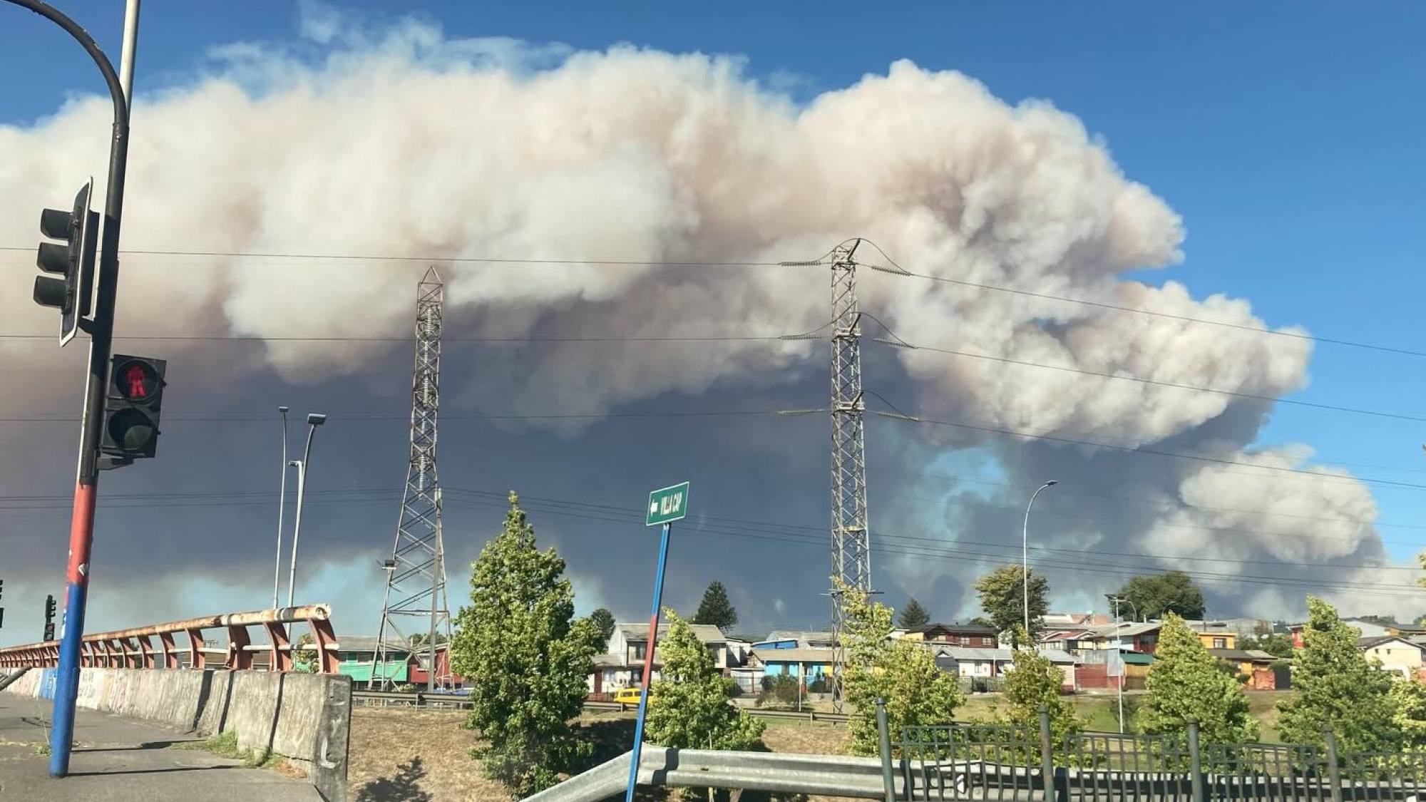 Decretan alerta roja en Concepción y Penco por gran incendio forestal ...
